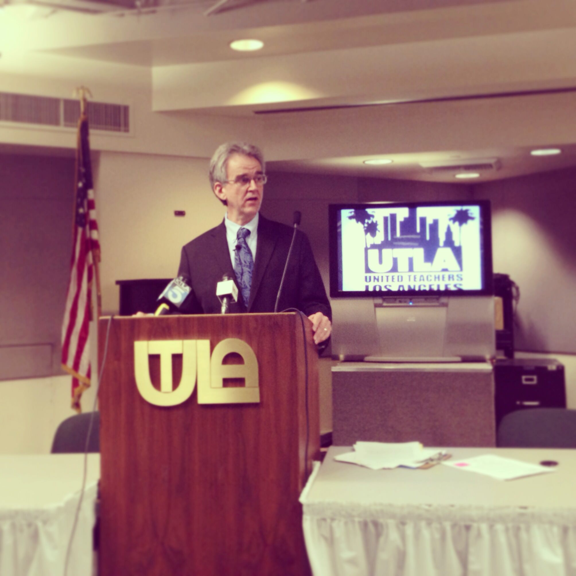 Teachers Vote Against Deasy, For More Teachers | LA School Report