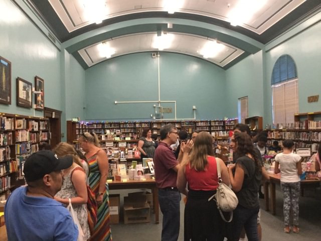 Are school libraries headed toward extinction? LAUSD principals are ...