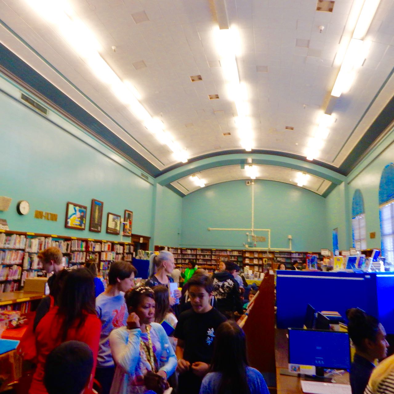 LA Unified reopens all district libraries — but forgets about the books ...