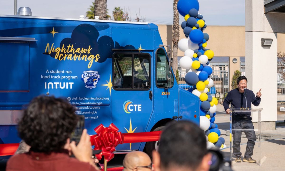 LAUSD rolls out new food truck program with Chef Roy Choi teaching ...
