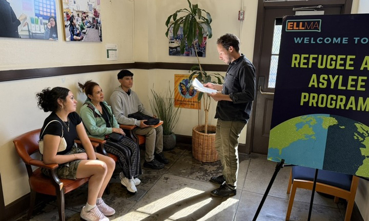 In Every Language, Oakland Schools Makes Enrollment Possible for Newcomers | LA School Report